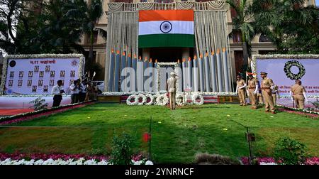 Police officers homage, 2008 Mumbai attack, terrorist attack, terror ...