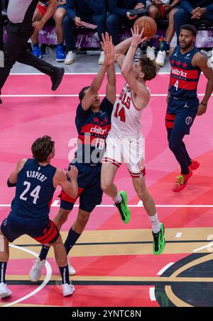 Chicago Bulls forward Matas Buzelis (14) brings the ball up court ...