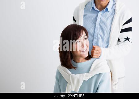 Husband tapping his wife on the shoulder Stock Photo - Alamy