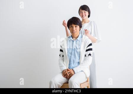 Daughter tapping her father on the shoulder Stock Photo - Alamy