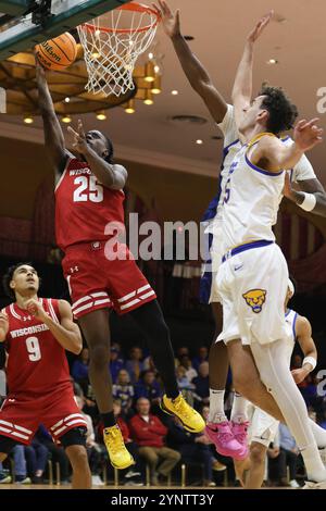 Wisconsin Badgers guard John Blackwell (25) shoots the ball during an ...