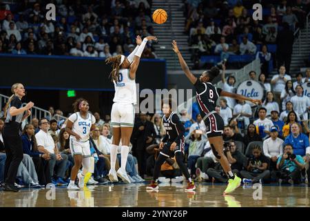 South Carolina forward Joyce Edwards (8) moves the ball against Georgia ...