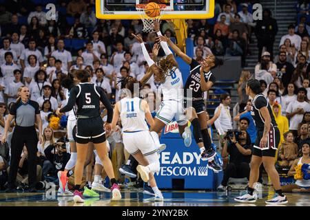 South Carolina guard Bree Hall (23) is pressured by Texas forward ...