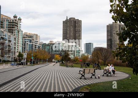 Path at Humber Bay Park East in Etobicoke, Toronto, Ontario, Canada ...