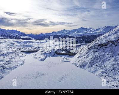 Lake Montespluga and its dam in winter Stock Photo - Alamy