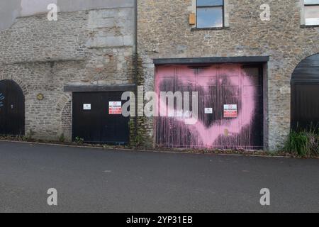Heart Graffiti, Frome, Somerset, England Stock Photo - Alamy