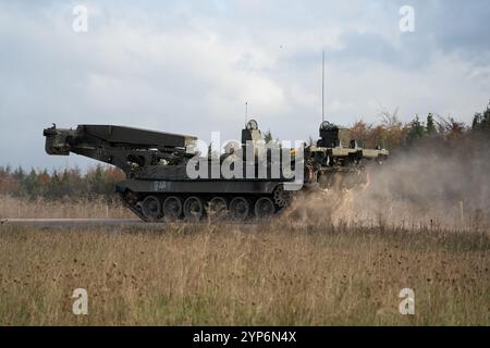 Challenger Titan tank bridge laying vehicle Stock Photo - Alamy