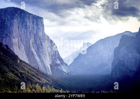 World famous rock climbing wall of El Capitan, Yosemite national park ...