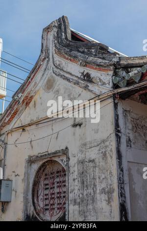 Old Hoklo community traditional houses in Talat Noi, Bangkok, with ...