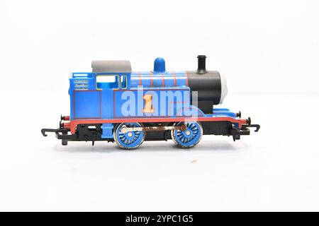 HORNBY OO GAUGE THOMAS THE TANK ENGINE 0-4-0 BLUE NO 1 TRAIN LOCO Stock ...