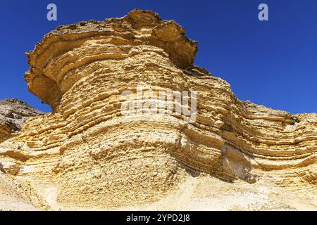 Eroded rock formation on a fossilised reef edge, Huqf stone desert ...