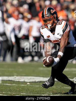 Oklahoma State running back Rodney Fields Jr. (20) runs toward ...