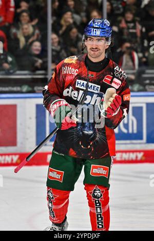 v. l. Leon VAN DER LINDE (Augsbuerger Panther #43), Riley SHEEN (ERC ...