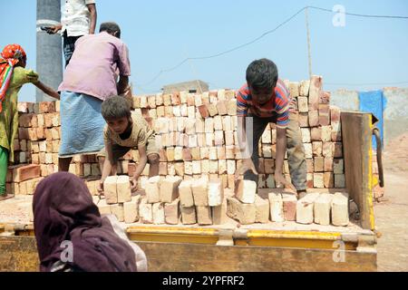 A Brick factory in the outskirts of Dhaka, Bangladesh Stock Photo - Alamy