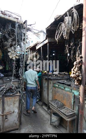A hardware market in Dhaka, Bangladesh Stock Photo - Alamy