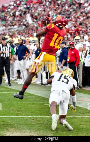 Notre Dame cornerback Leonard Moore (15) pursues Ohio State wide ...