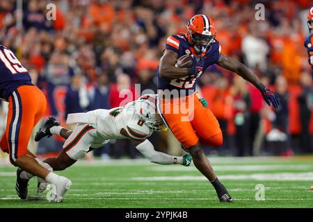 Syracuse running back Yasin Willis (6) makes a catch against the ...