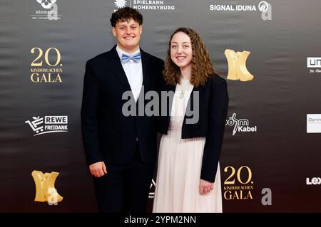 Alex Seeger und Anna Ebner bei der 20. Kinderlachen-Gala 2024 in der ...