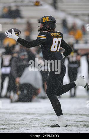 Missouri tight end Brett Norfleet takes up his position during the ...