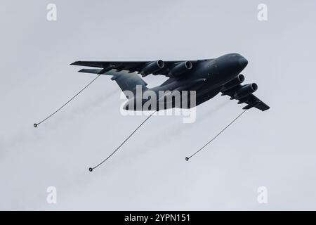 A Chinese YU-20 aerial tanker and J-20 stealth fighter jets fly past ...