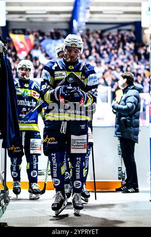 John Broda (Iserlohn Roosters, #22) Jake Ustorf (Nuernberg Ice Tigers ...