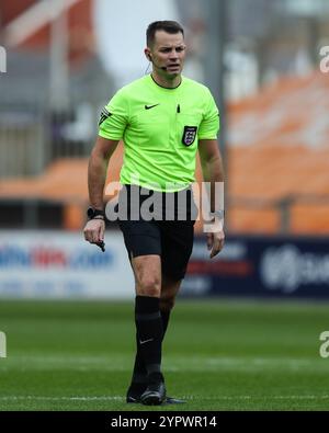 Referee Tom Nield during the Emirates FA Cup fourth round match at ...