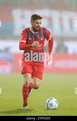 Marnon Busch 1. FC Heidenheim 1846 FCH (02) Aktion am Ball FC Augsburg ...