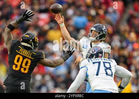 Washington Commanders defensive end Clelin Ferrell (99) rushes during ...
