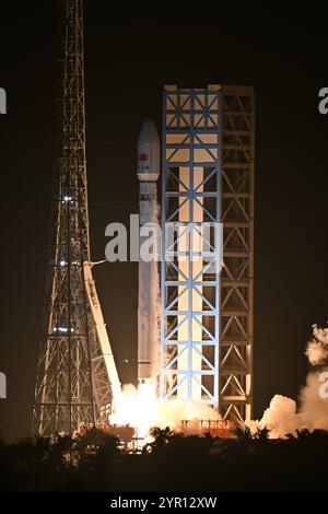 A Long March 12 carrier rocket carrying a group of internet satellites ...