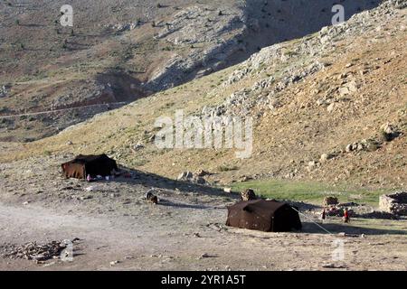 Yoruk tent. Black tent used by nomadic Turks Stock Photo - Alamy