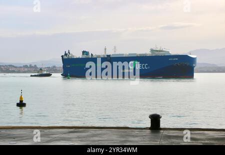 Hybrid LNG powered vehicles carrier ship Auto Aspire arriving to the ...