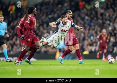 Ben Davies #33 of Tottenham Hotspur in action during the game Stock ...