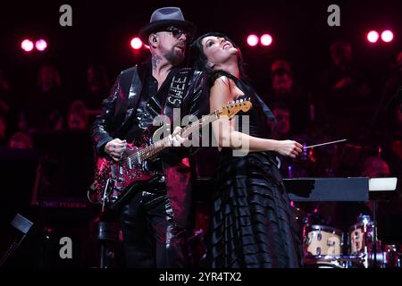 Alexandra Arrieche und Dave Stewart von den Eurythmics live bei der 30 ...