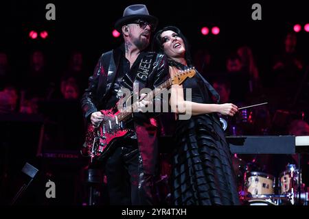 Alexandra Arrieche und Dave Stewart von den Eurythmics live bei der 30 ...