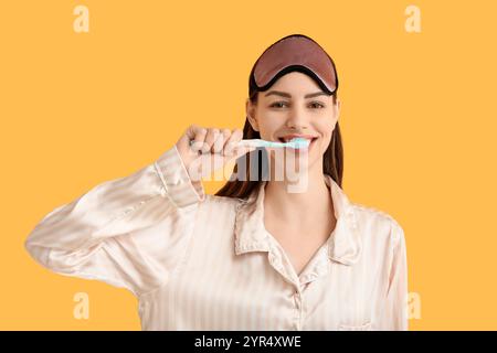 Early morning. Sleepy woman brushing her teeth. Morning routine Stock ...