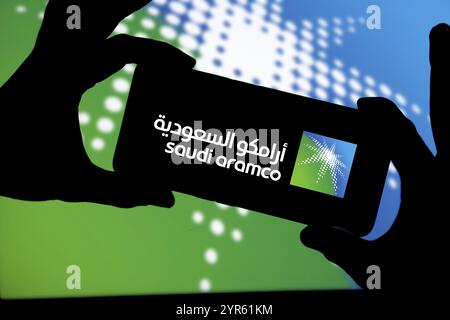 Saudi aramco logo on smartphone Stock Photo - Alamy