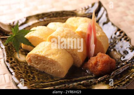 Dashi-maki-tamago (rolled egg Stock Photo - Alamy