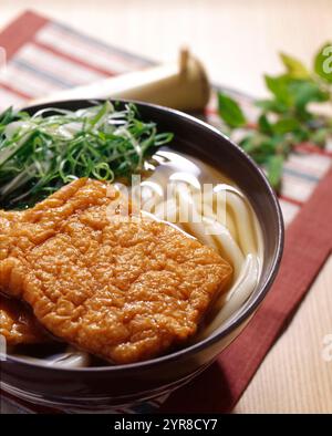 Kitsune udon with kelp and bonito Kansai dashi Stock Photo - Alamy