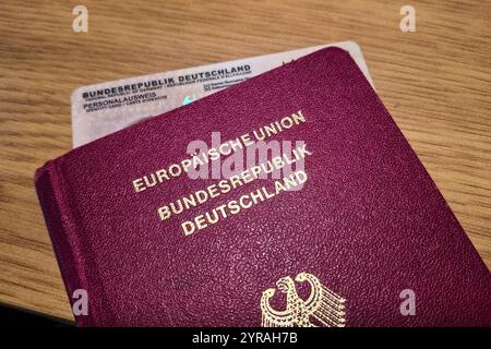 Stockbilder 12/2024 Personalausweis mit Reisepass *** Stock photos 12 ...