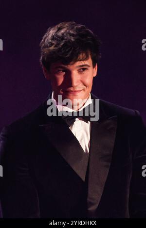 Saenger Wincent Weiss - ARD Live Show Adventsfest der 100.000 Lichter ...