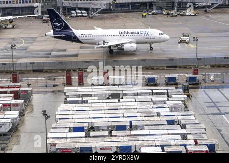 Duesseldorf Airport, Unit Load Devices, ULD, containers for baggage and ...