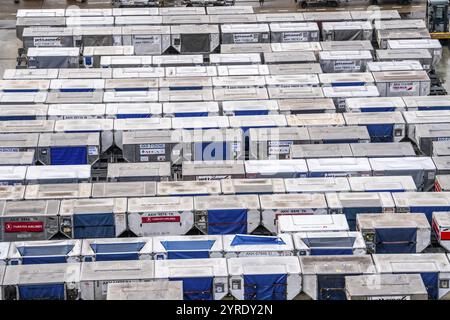 Duesseldorf Airport, Unit Load Devices, ULD, containers for baggage and ...