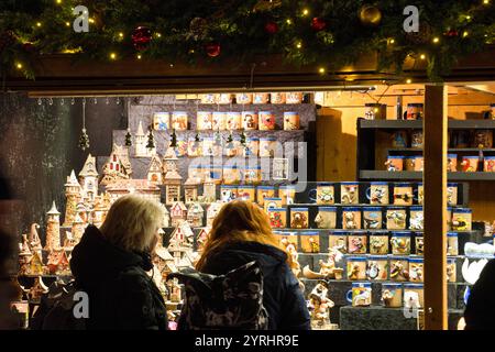 Konstanz, Verkaufsstände auf dem Weihnachtsmarkt *** Constance, stalls ...