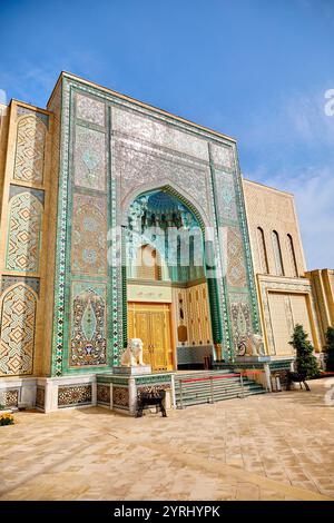 Samarkand Eternal city Boqiy Shahar Registan public square with mosque ...