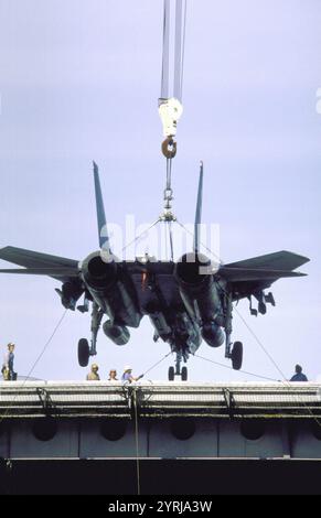 USS Kitty Hawk (CV 63), the U.S. Navy's oldest active aircraft carrier ...