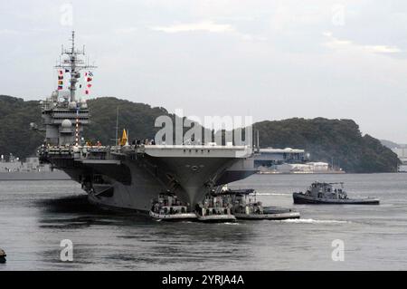 USS Kitty Hawk (CV 63), the U.S. Navy's oldest active aircraft carrier ...