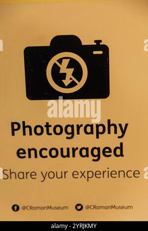 Photography Encouraged Sign Stock Photo - Alamy