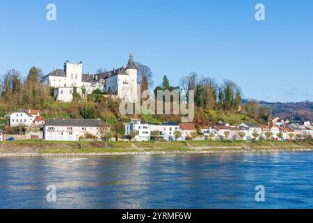 Ottensheim: Ottensheim Castle, river Donau (Danube) in Donau ...