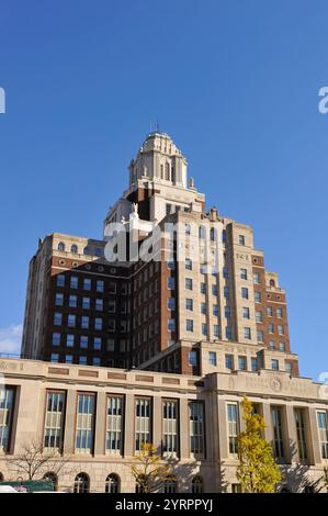 Art Deco building, Commonwealth House, 1 New Oxford Street, London ...