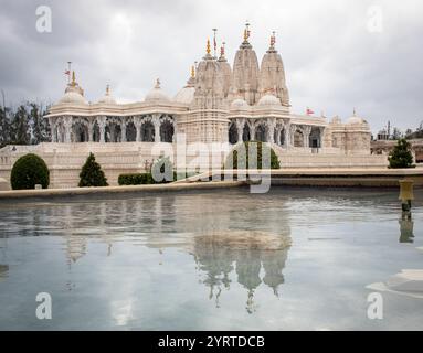 Elaborate white BAPS Shri Swaminarayan Mandir temple entrance gate ...